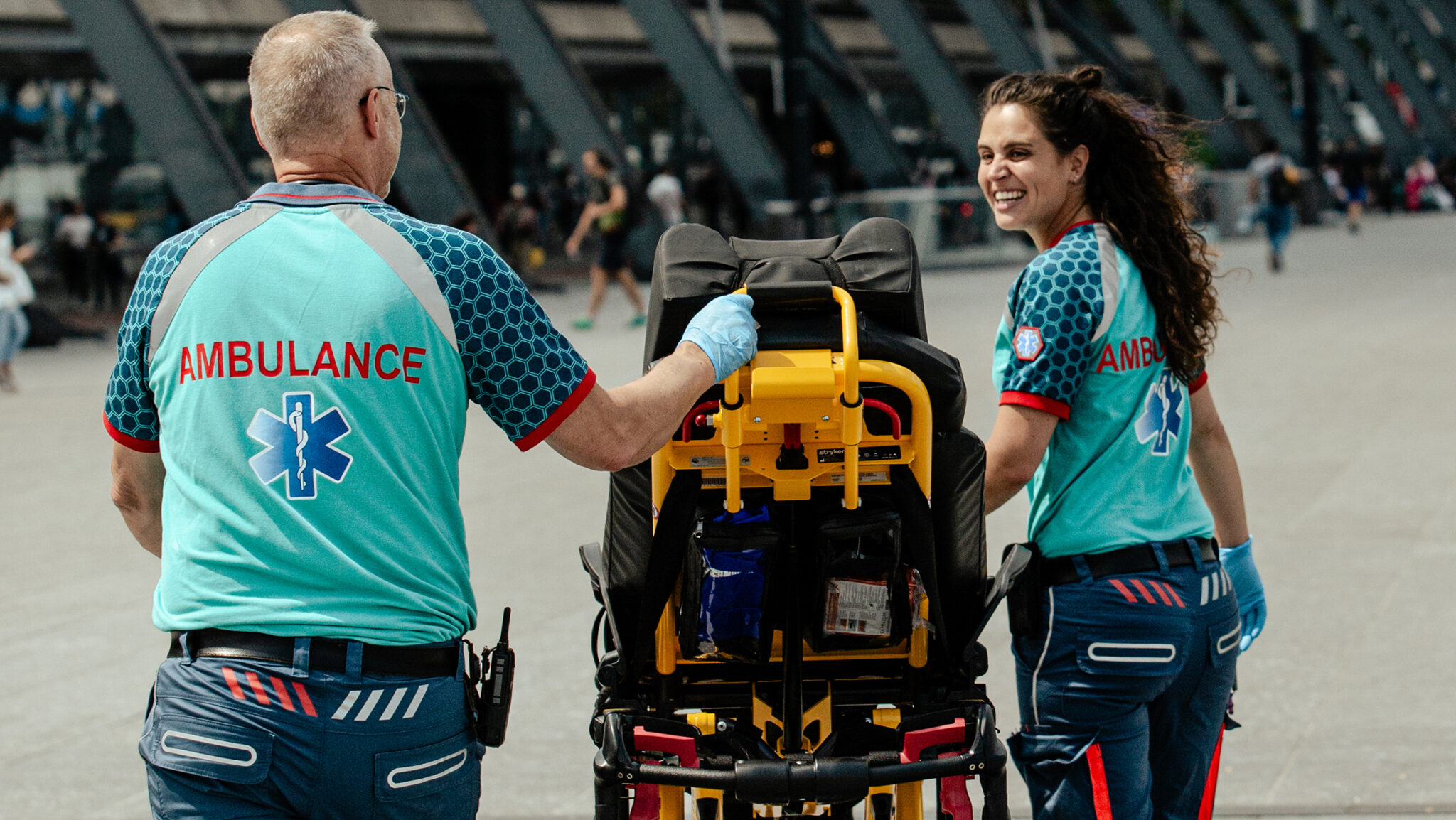 Van politieagent naar ambulancechauffeur - Ambulance Amsterdam